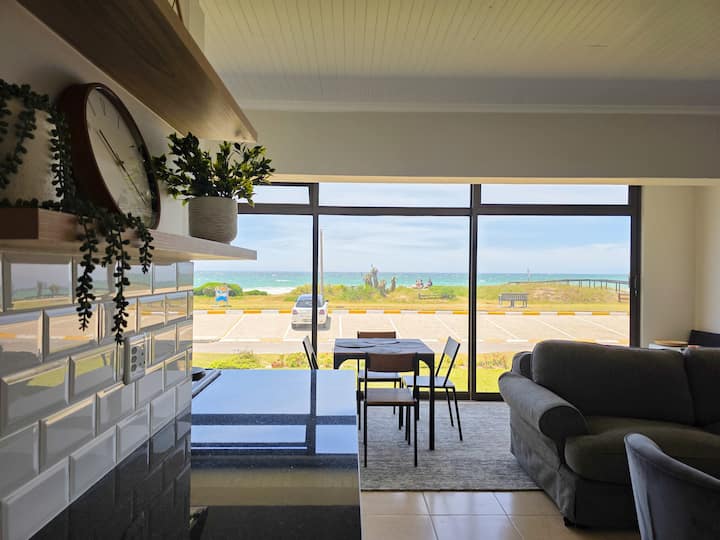 Modern Beachfront Apartment – Jeffreys Bay - Jeffreys Bay