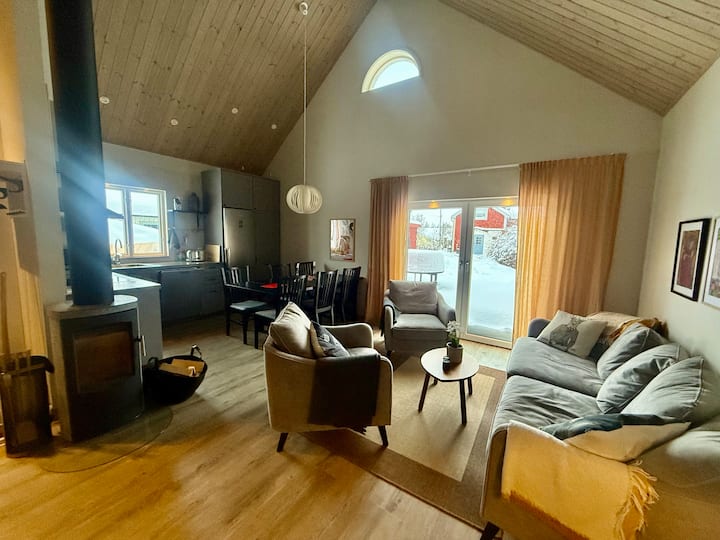 Mysigt Hus Med Bykänsla - Borlänge