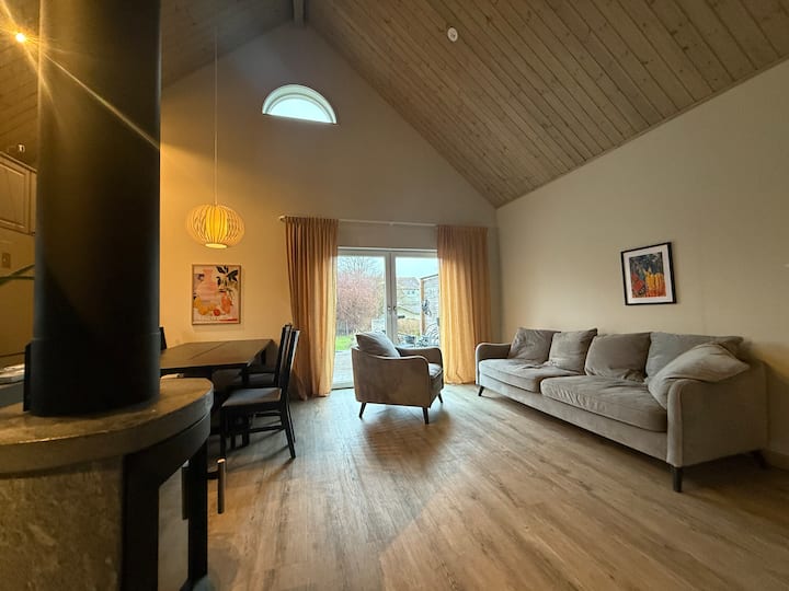 Mysigt Hus Med Bykänsla - Borlänge