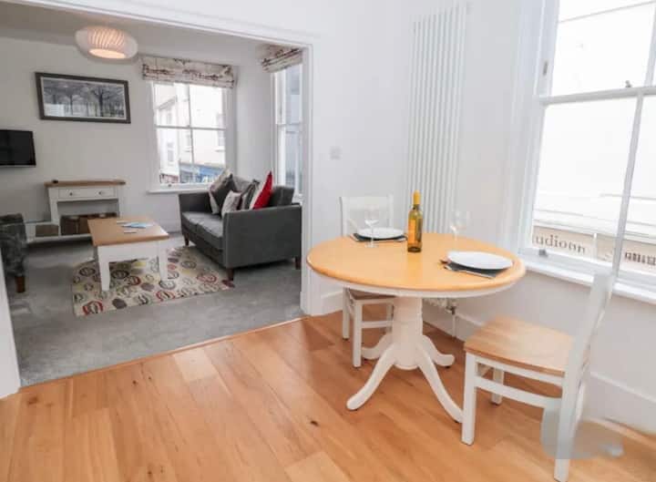 Beautiful One Bed Apartment Central Dartmouth - Dartmouth