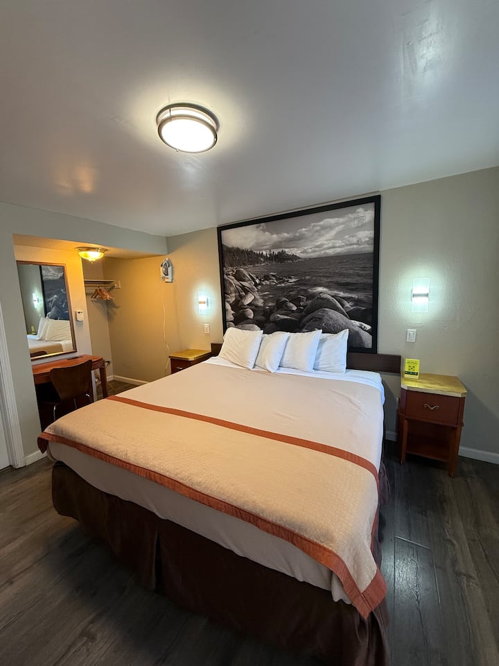 Deluxe Room In Vintage Alpine Inn - 1 King Bed - South Lake Tahoe, CA
