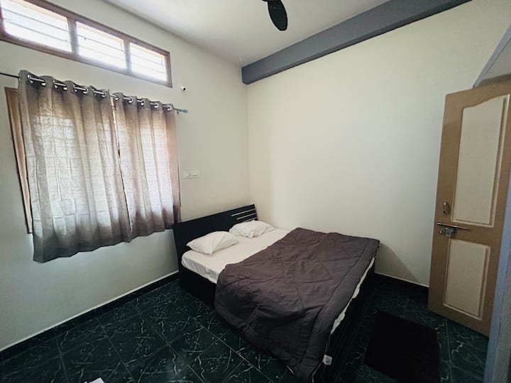 Home In Hubli Near Airport, Gokul Road - Hubli