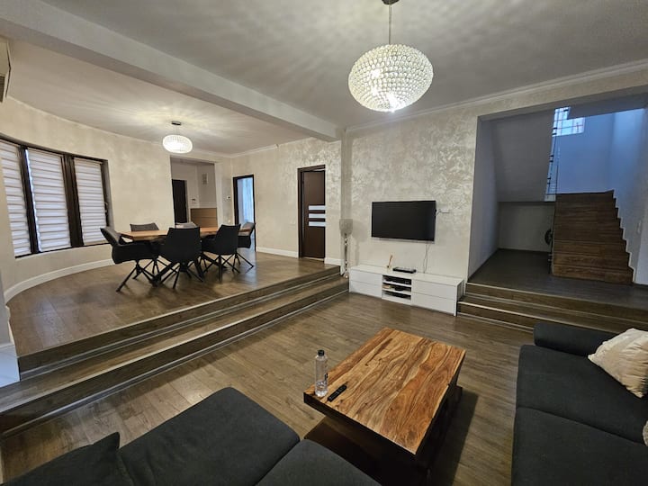 Vila Privată Cu 4 Camere 3 Bai - Craiova
