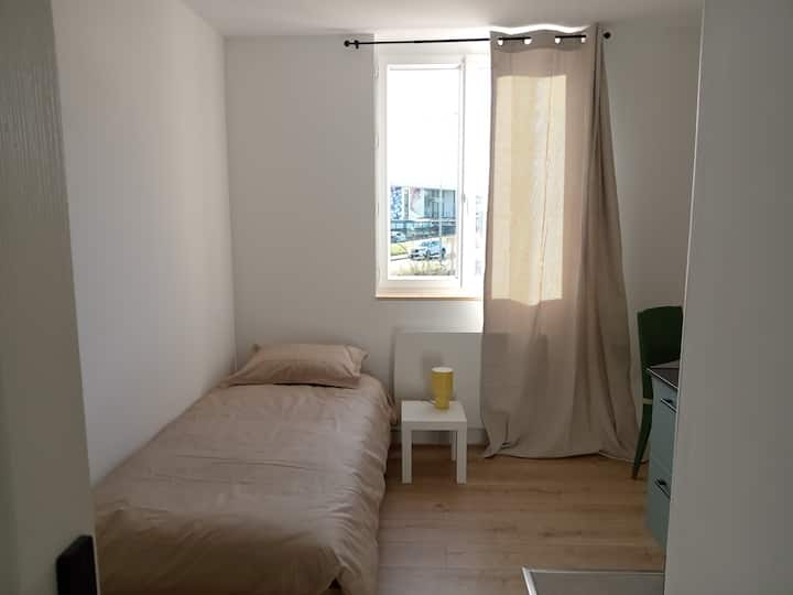 Une Chambre éLégante, Maison Entièrement Rénovée - Poitiers