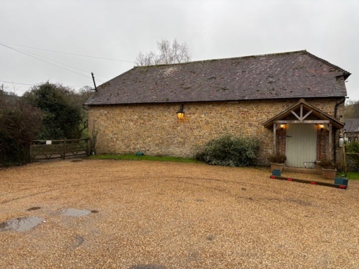 Four Bedroom Country Cottage - Shere
