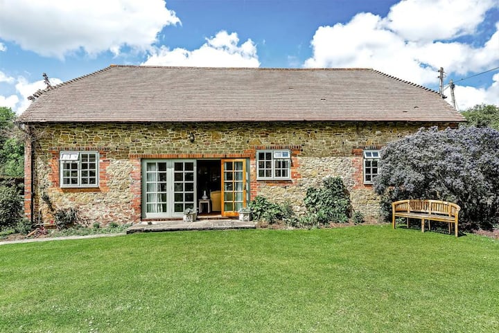 Four Bedroom Country Cottage - Shere