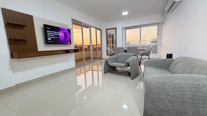 Cerca Del Metro, Moderno Y Minimalista - Panama City