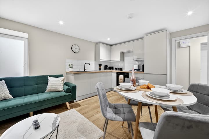 Luxury 2br Flat - Fast Wi-fi - Work Area - Cardiff