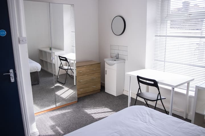 Brunswick Prestige | Stylish City Escape - Swansea, UK