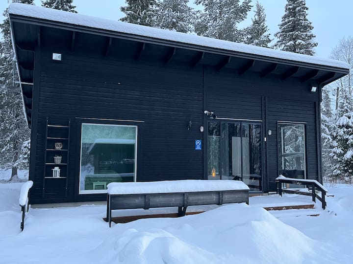 Upea Mökki Korouoman Maisemissa. - Finland