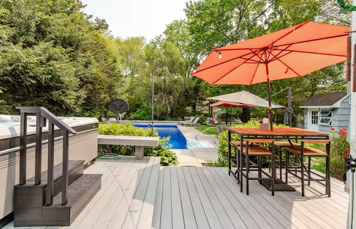 Resort Style Colonial With Pool/hot Tub - Norwalk, CT