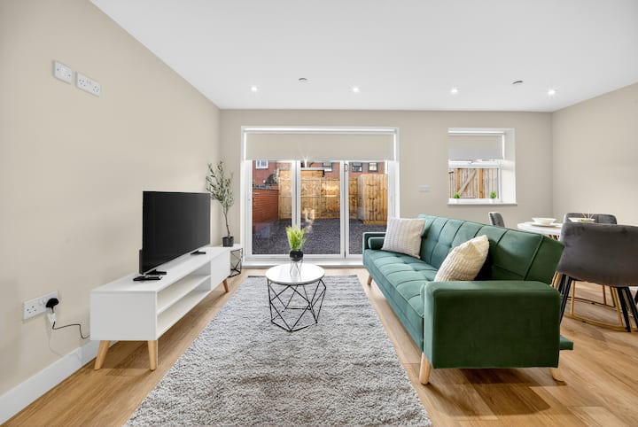 Luxurious 2br | Spacious | Quiet | Work Setup - Cardiff