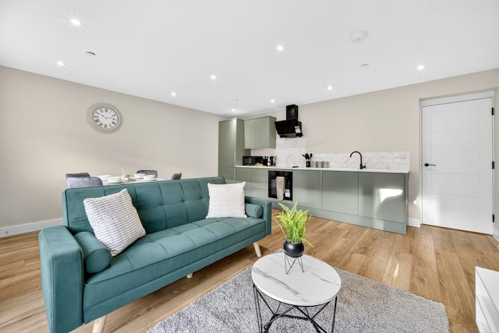 Luxurious 2br | Spacious | Quiet | Work Setup - Cardiff