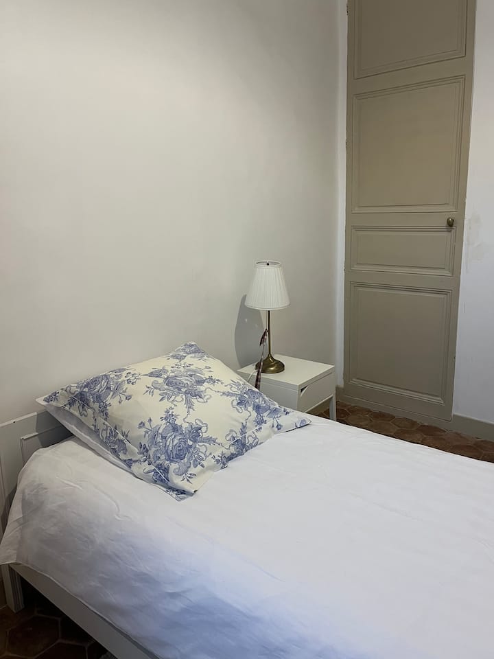 Chambre Dans Une Maison De Famille - Villeneuve-sur-Yonne