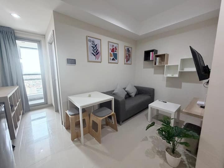 The Lagoon - Modern One Bedroom Apartment - Surabaya