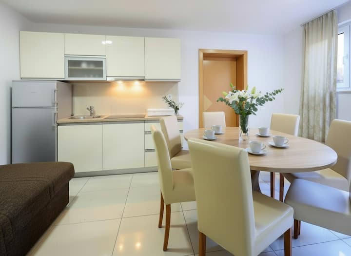 Grey Goose Apartments App P2 - Novalja