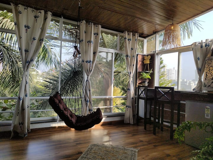 Glass Room: Studio Near Kharadi Facing A Lush Park - Pune