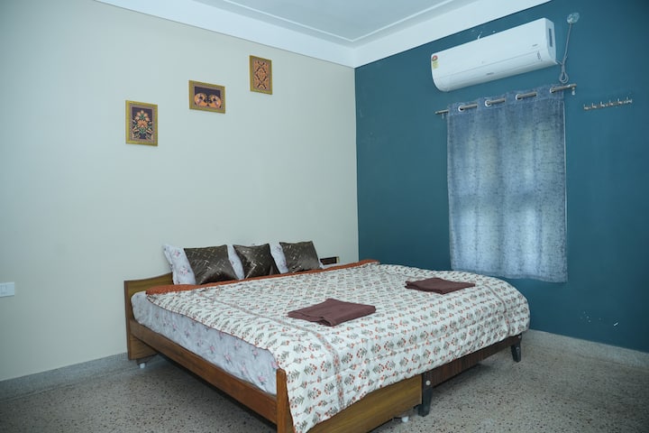 Brown Spring Home Stays - 坦賈武爾