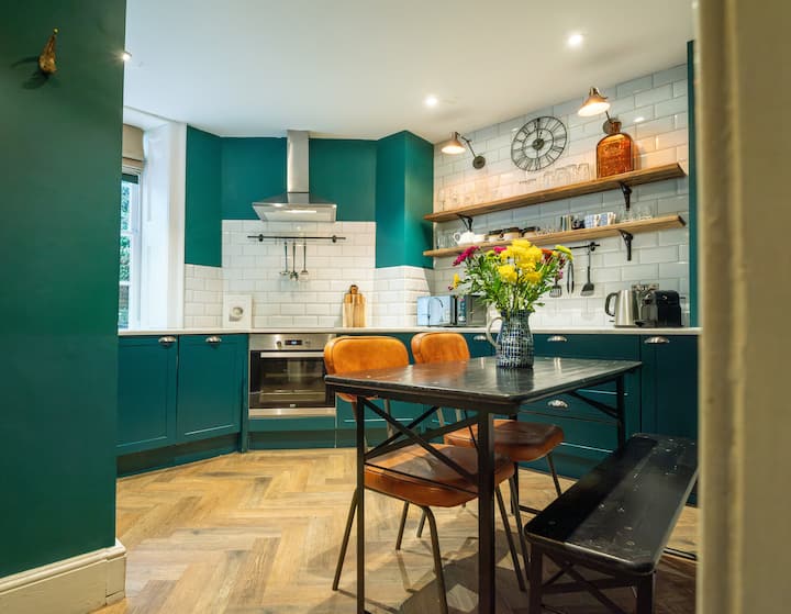 New: Dashwood | Two-bed Apartment With Hot Tub - Bath