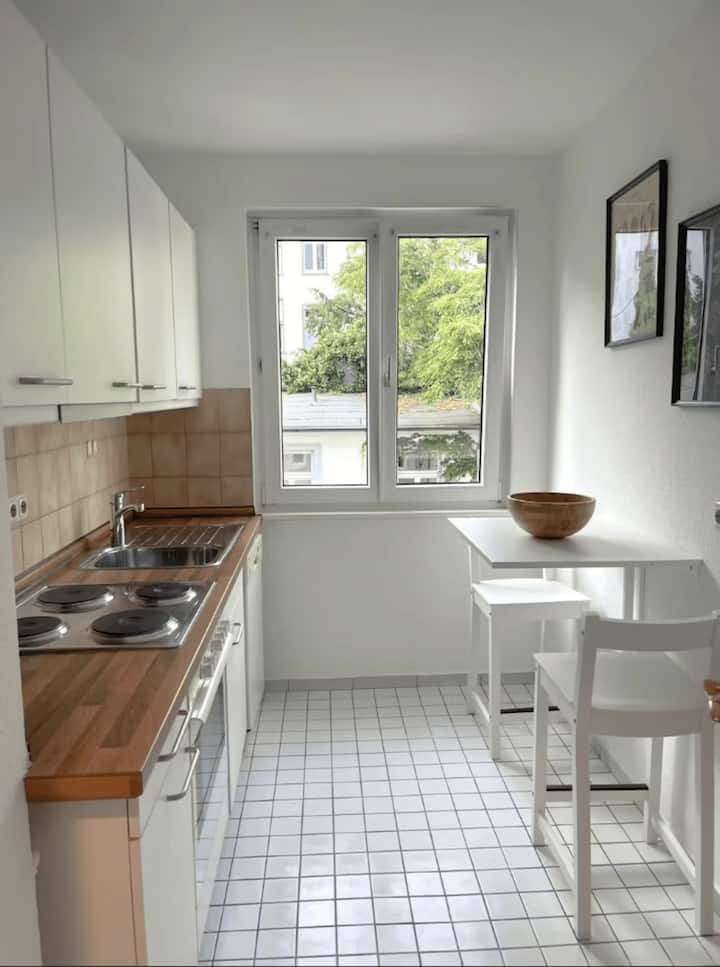 Cozy 3 Bedroom Apartment In Frankfurt Westend - Frankfurt