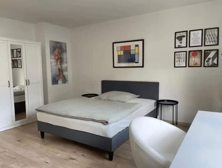 Cozy 3 Bedroom Apartment In Frankfurt Westend - Frankfurt am Main