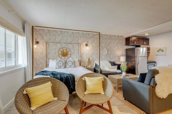 Melrose Poolside Studio Walk 2 Hattie Bs | Parking - ANU, Nashville