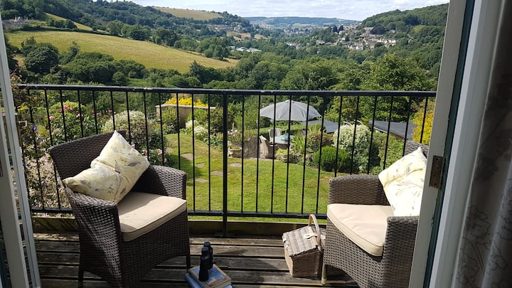 Cotswold Cottage, Stunning Views - Stroud, UK