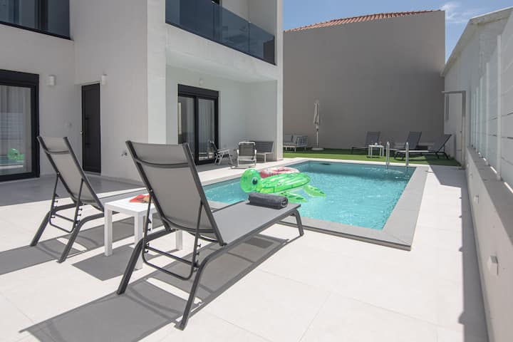 Tolis Exclusive Villa A Modern Luxury Retreat - Кисамос