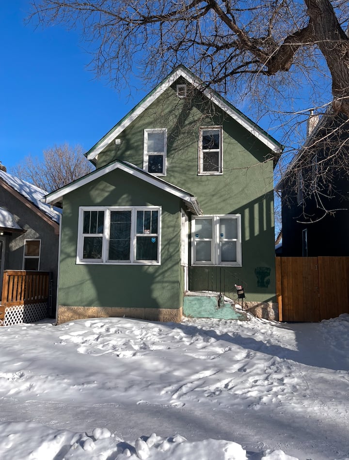 Warm And Bright Stay In Winnipeg · Near Everything - Winnipeg