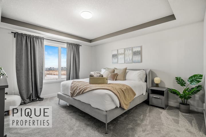 New*modern Escape*kingbed*fireplace*garage*netflix - Canada