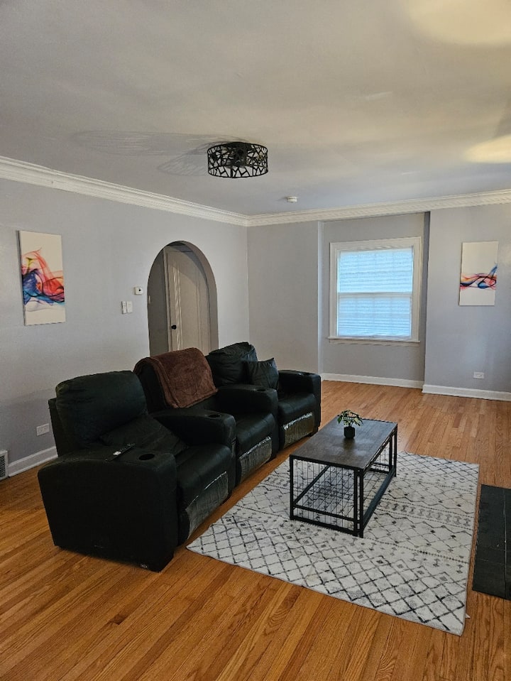 Near O'hare Huge Home For All Occasions - Chicago