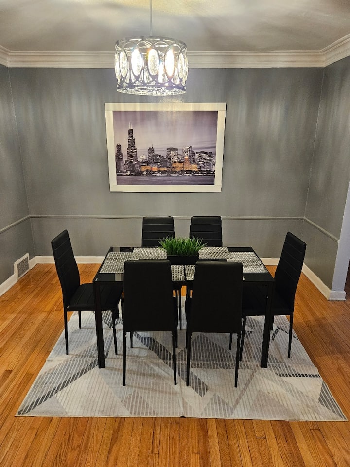 Cozy 3 Bedroom Bellwood Space Near O'hare - Elmhurst, IL