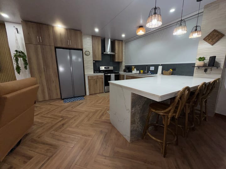 Roca Surf Villa: Surfers, Expats, Adventurers - La Libertad