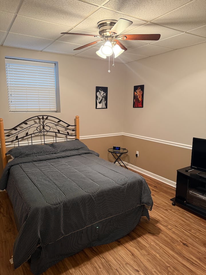 Lovely Clean Space In Peachtree City Home - Peachtree City, GA