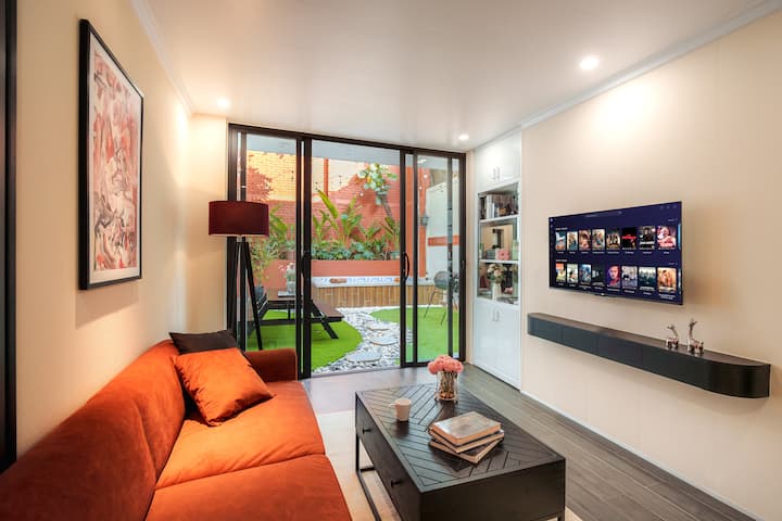 Train Spotters' Loft | King Beds | Garden | Bbq - Hanoi