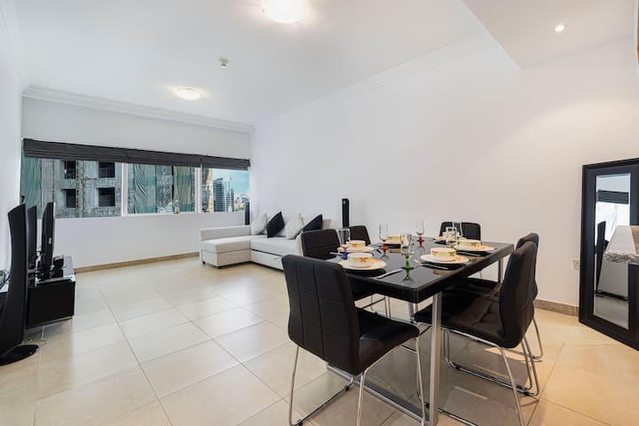 Central Marina Retreat| 1 Bdr Flat | Only Stays - Dubai