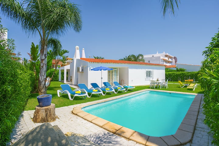 Villa Cisne: Sun-soaked Days Party Nights At Strip - Albufeira