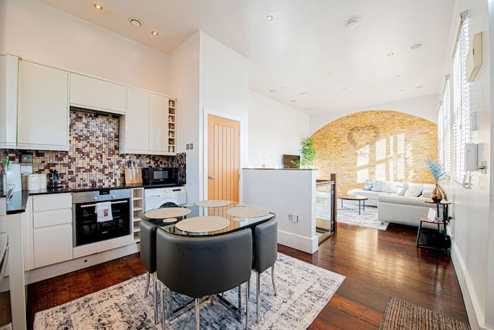 Charming 2- Bedroom Cottage In Central London - Earl's Court