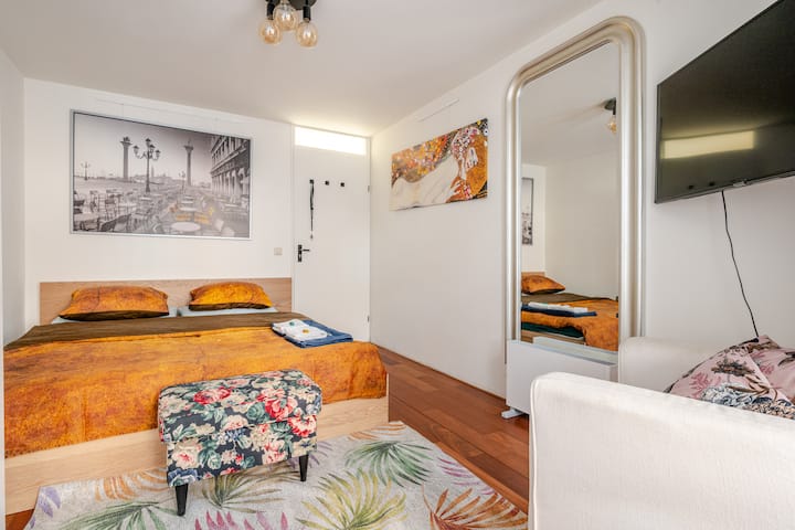 Canal-side Room — Quiet, Clean & Centrally Located - Amsterdam