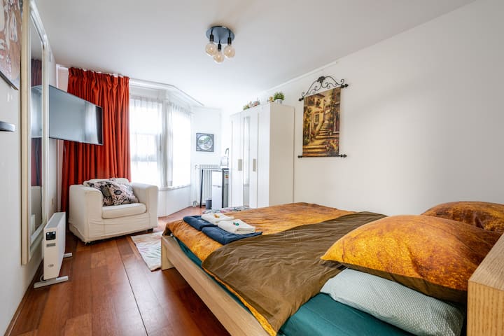Canal-side Room — Quiet, Clean & Centrally Located - Amsterdam