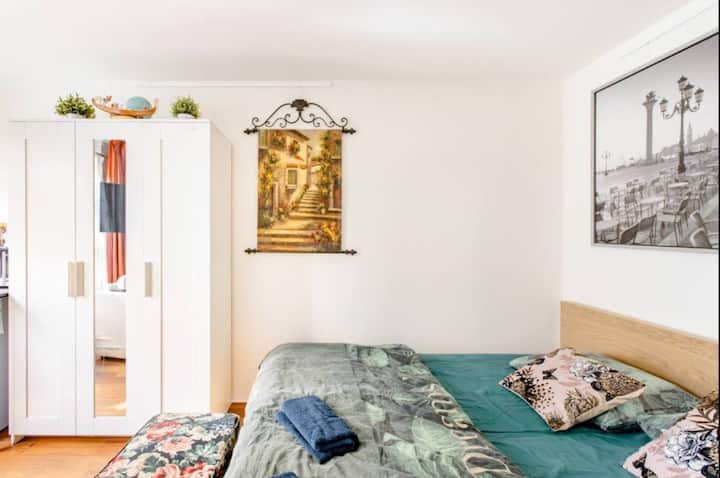 Canal-side Room — Quiet, Clean & Centrally Located - Amsterdam