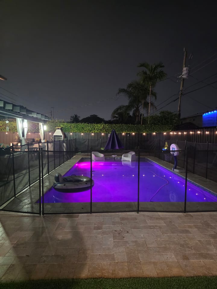 Lush Retreat: Pool, Gazebo, Outdoor Kitchen - Kendall, FL