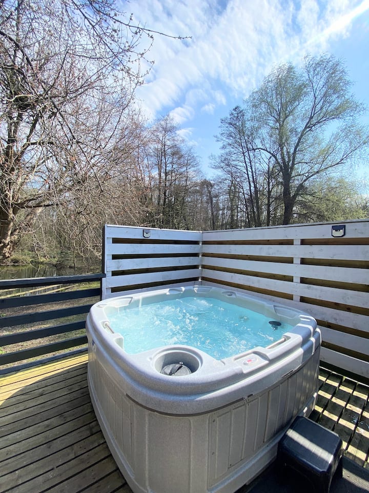 Magpie Three -Hot Tub -Longleat - Warminster