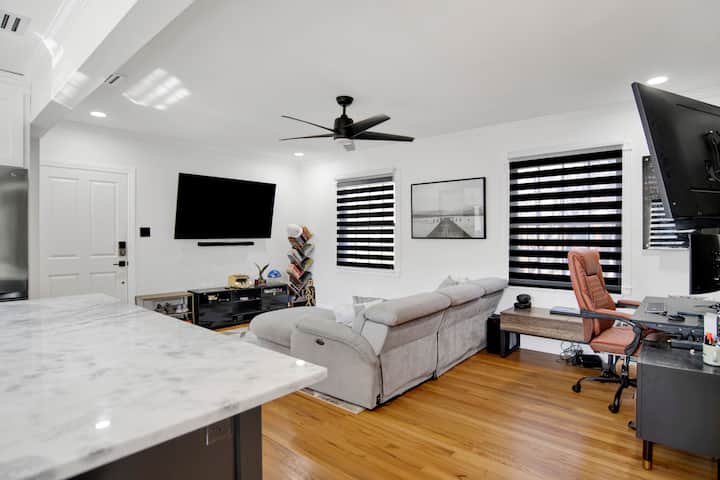 Cool & Modern Midtown Condo - Mobile, AL