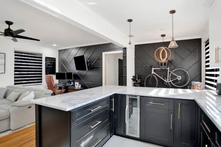 Cool & Modern Midtown Condo - Mobile, AL