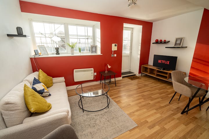 Urban Comfort: Stylish 2-bed Apartment - Swansea