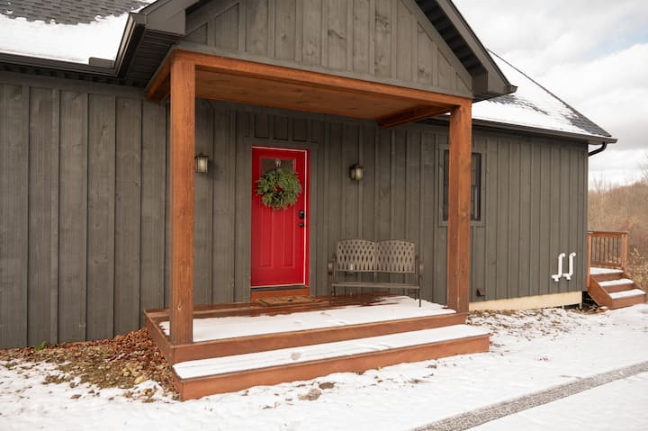 Hilltop Hideaway! *Brand New Listing* - Ellicottville, NY