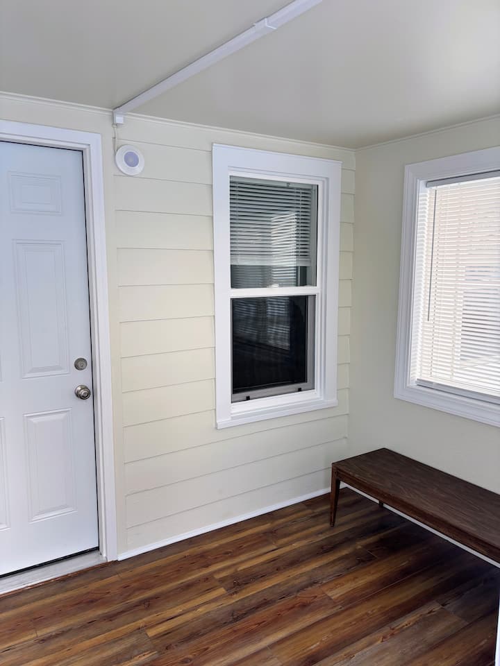 2 Bedroom House With Access To All Of Bismarck - Bismarck, ND