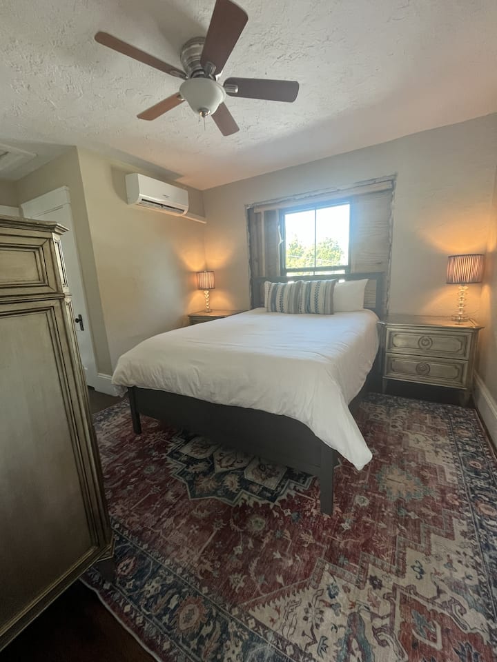 Cozy Upstairs Apartment Uptown St. Pete - St. Petersburg, FL