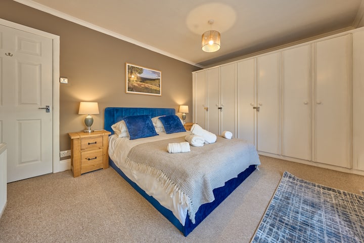 Cosy 2br Cottage	Steps To Town & Peak District - Buxton